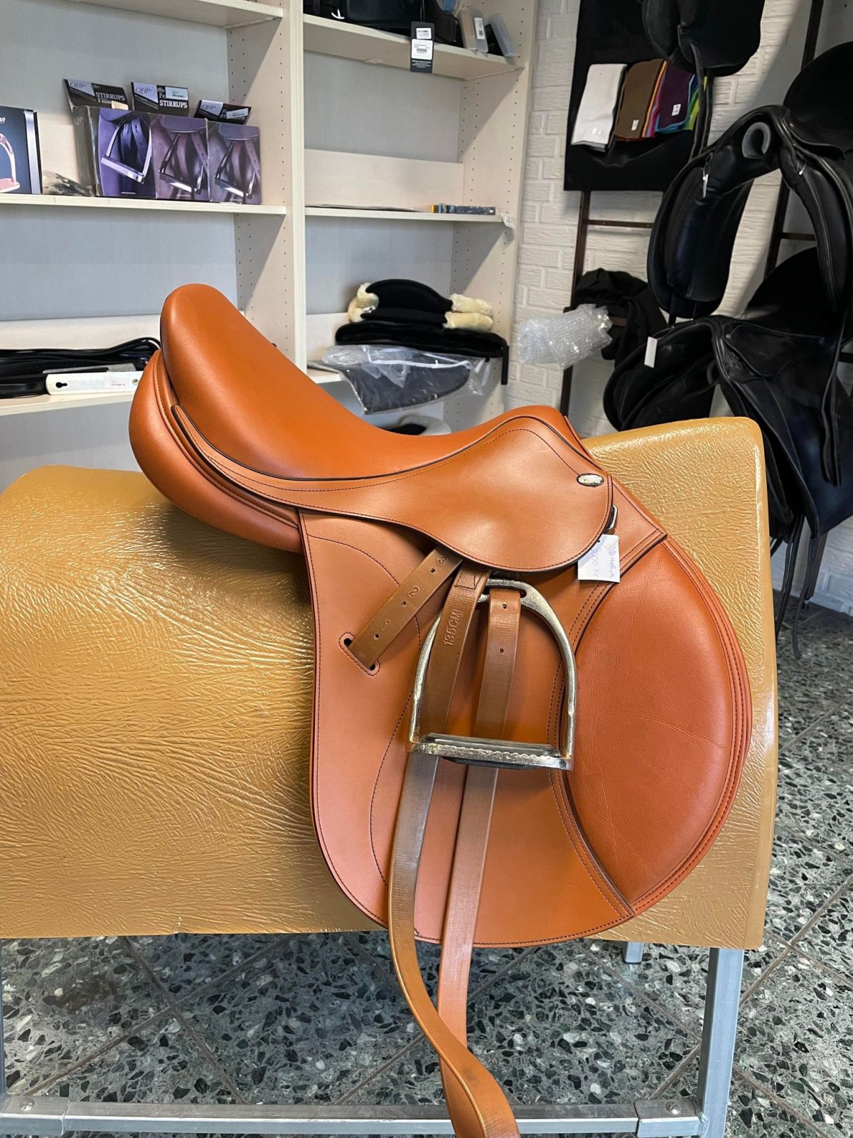 Tekna Spring Sadel 16,5" - Brugte sadler - Rideudstyr Syd Aps